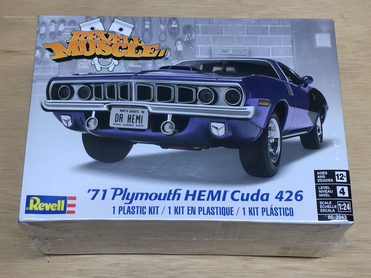 REVELL 1971 PLYMOUTH HEMI CUDA 426