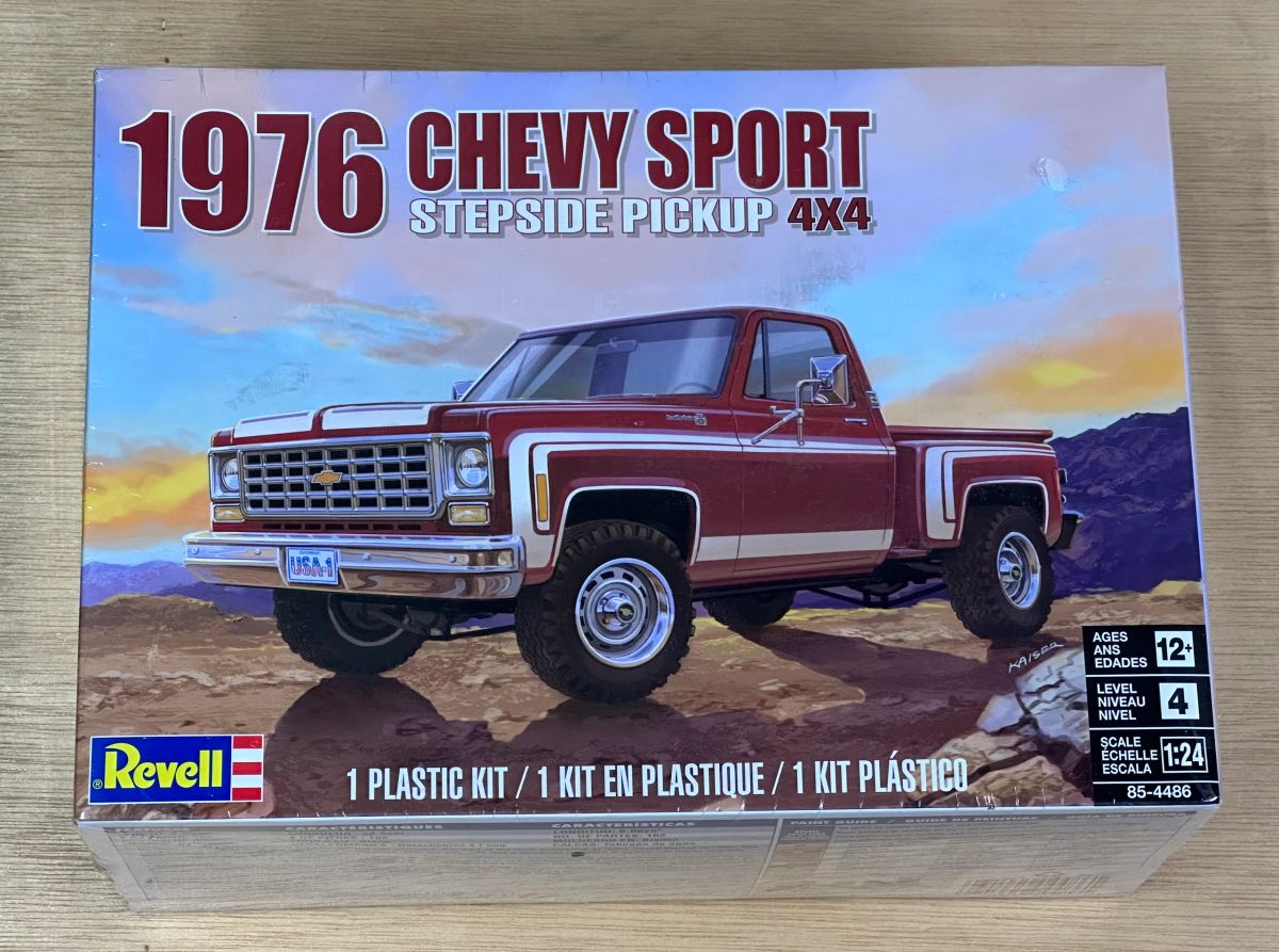 REVELL 1976 CHEVY SPORT 4X4 STEPSIDE PICKUP