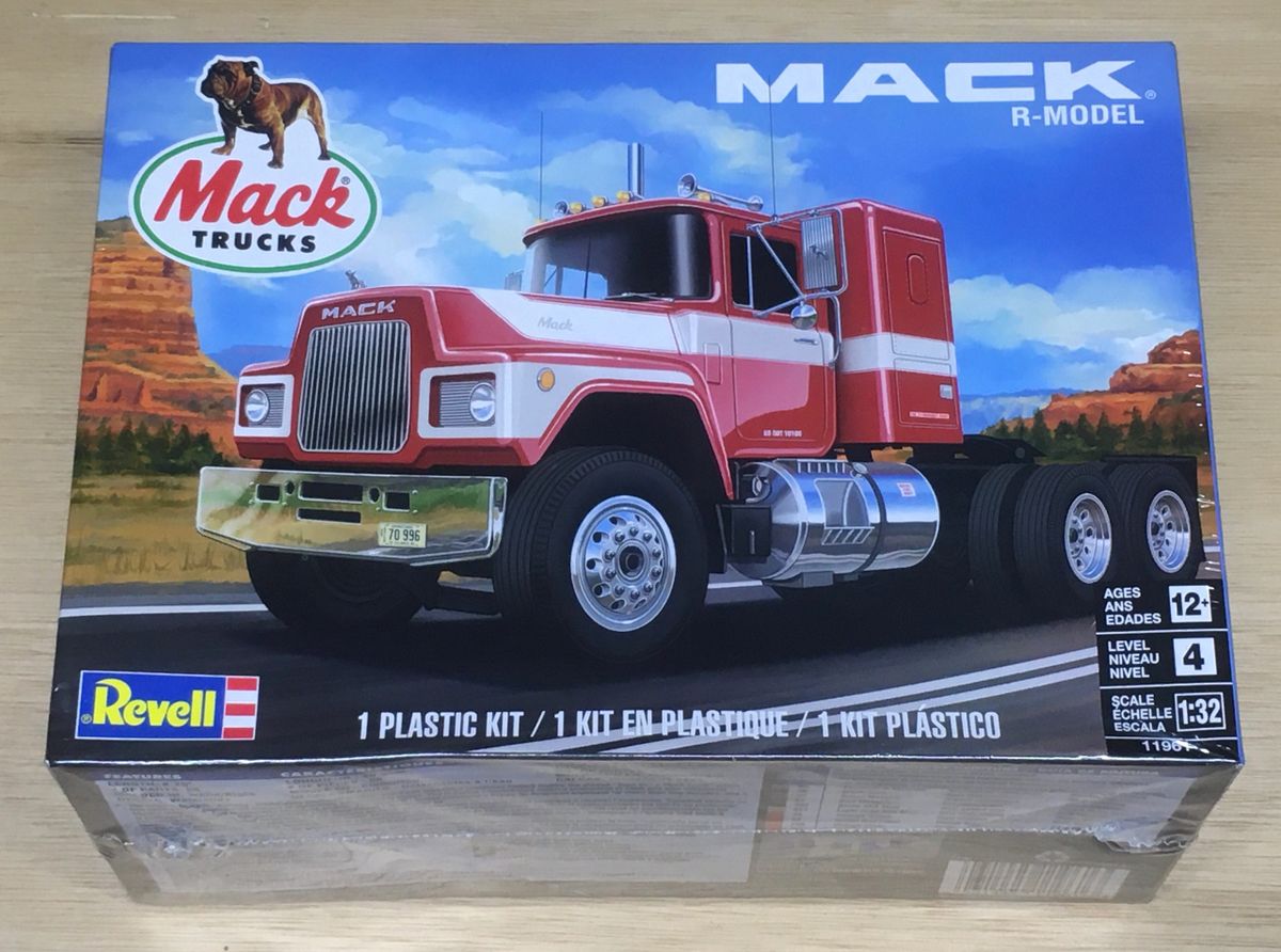 REVELL MACK R-MODEL