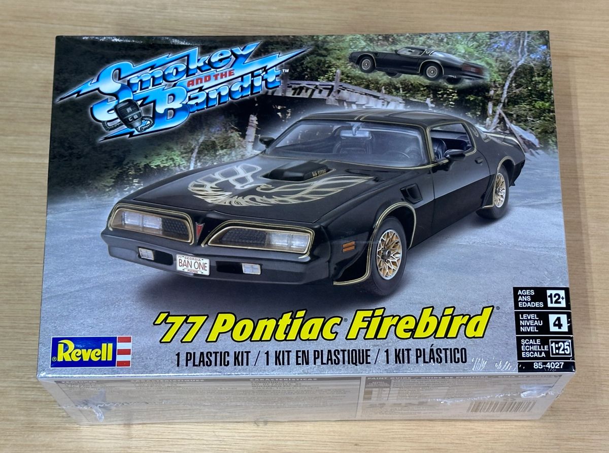 REVELL 1977 PONTIAC FIREBIRD "SMOKEY AND THE BANDIT"