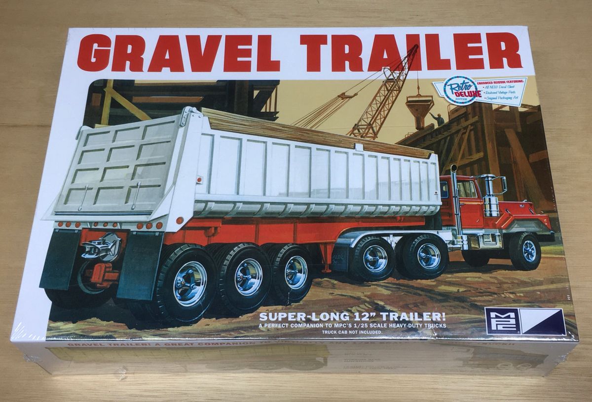 MPC HEAVY DUTY 3 AXLE DUMP TRAILER