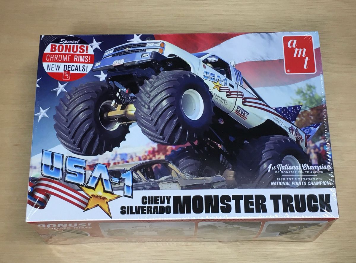 AMT "USA-1" CHEVY SILVERADO MONSTER TRUCK