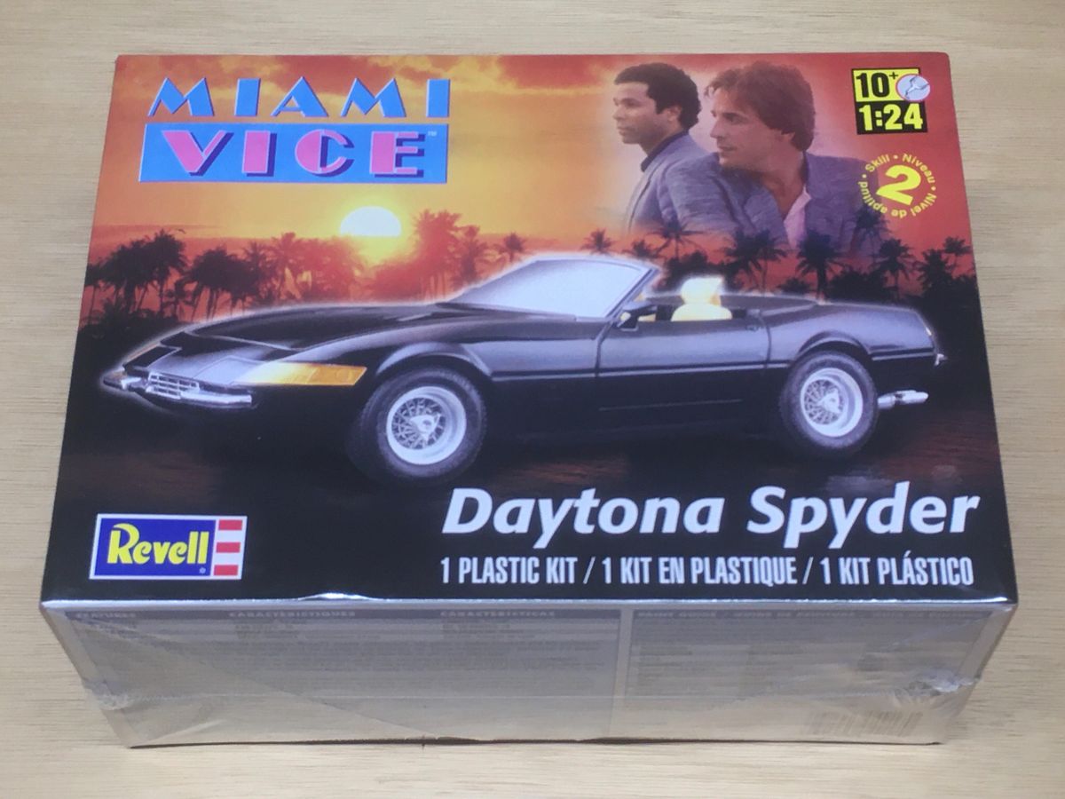 REVELL 1972 MIAMI VICE DAYTONA SPYDER