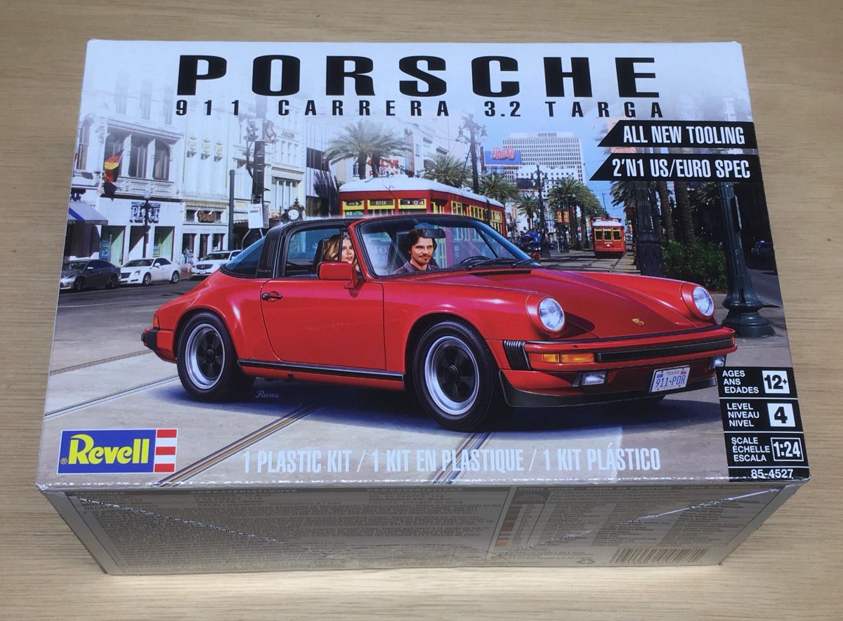 REVELL PORSCHE 911 CARRERA 3.2 TARGA