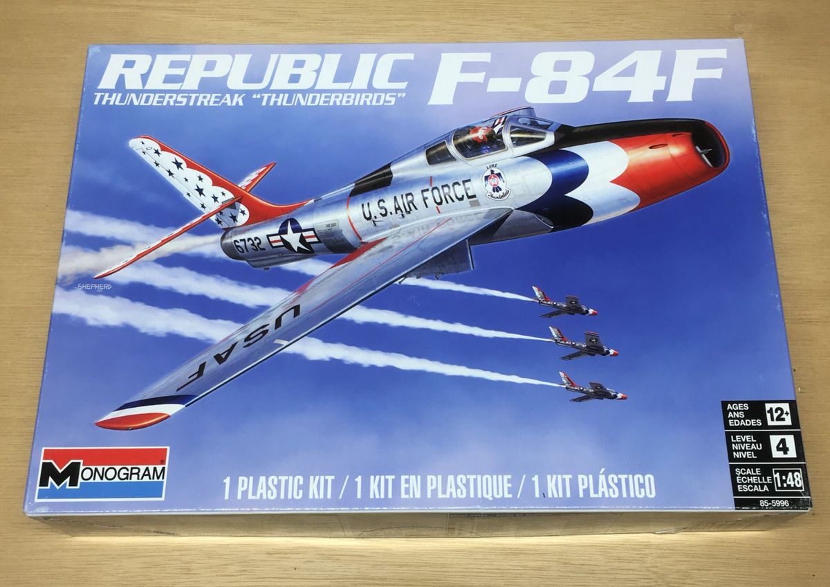 MONOGRAM F-84F REPUBLIC THUNDERSTREAK U.S.A.F THUNDERBIRDS