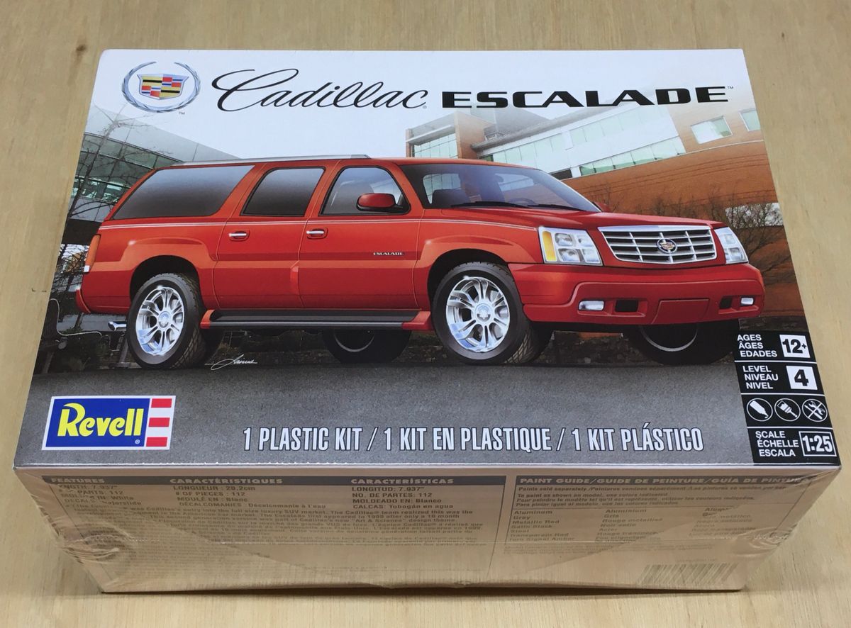 REVELL CADILLAC ESCALADE