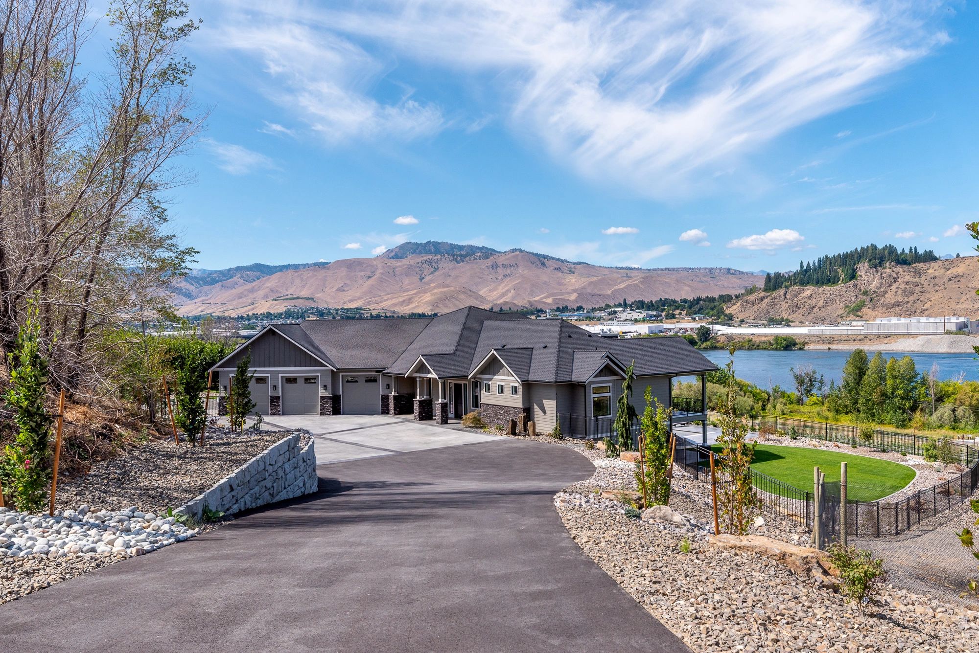 Custom Home Builders - Pinnacle Custom Builders Inc