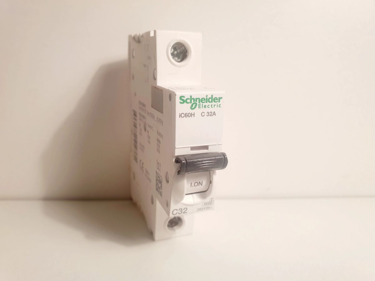 SCHNEIDER iC60H Acti9, 32A sp type C MCB, A9F54132