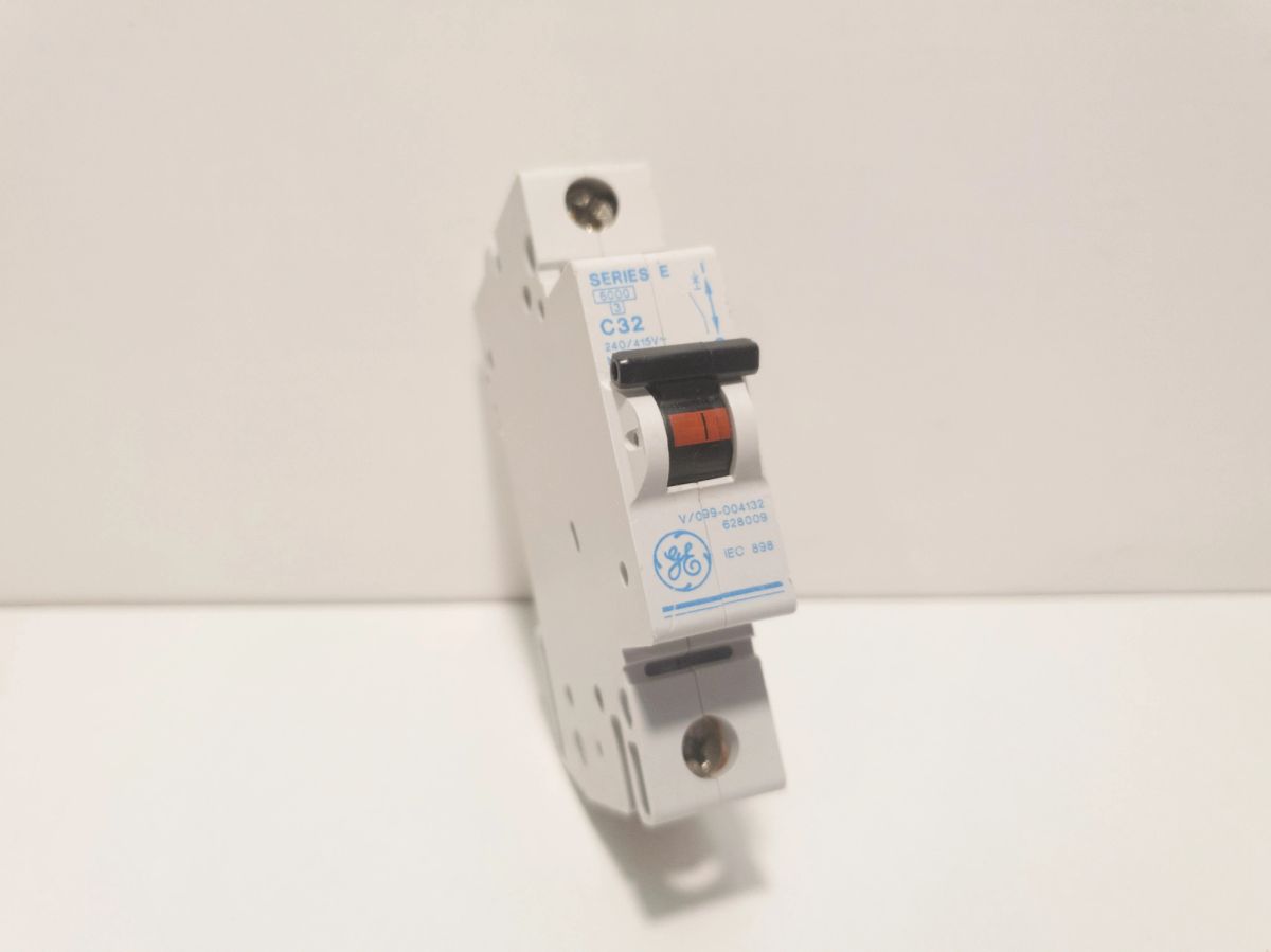 GE Series E 32A sp type C MCB, circuit breaker, C32, 628009, 6ka