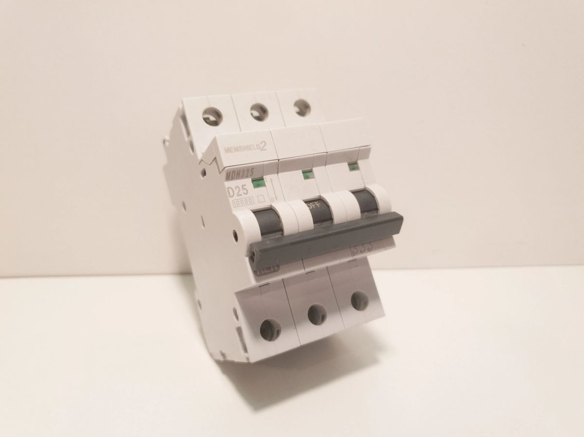 EATON MEM Memshield 2, 25A 3 pole type D, MCB, circuit breaker, MDH325 10KA