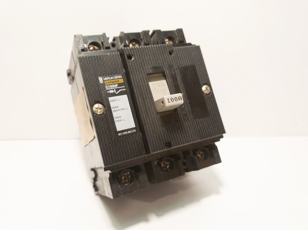 Merlin Gerin, Compact C100NF, 100A 3 pole MCCB, P96172, C100E