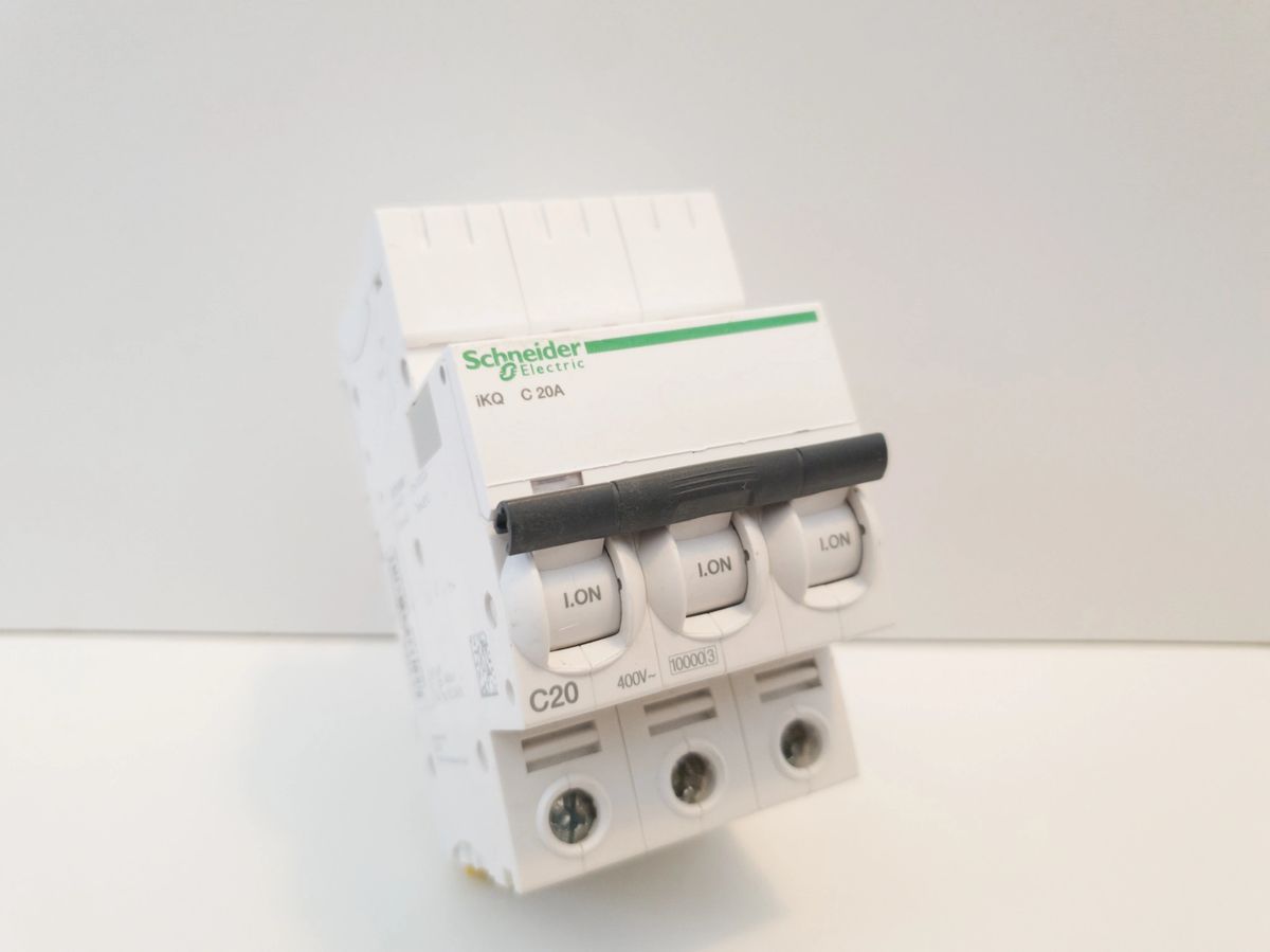 SCHNEIDER Acti9 iKQ, 20A 3 pole type C mcb, A9F57320, SE10C320