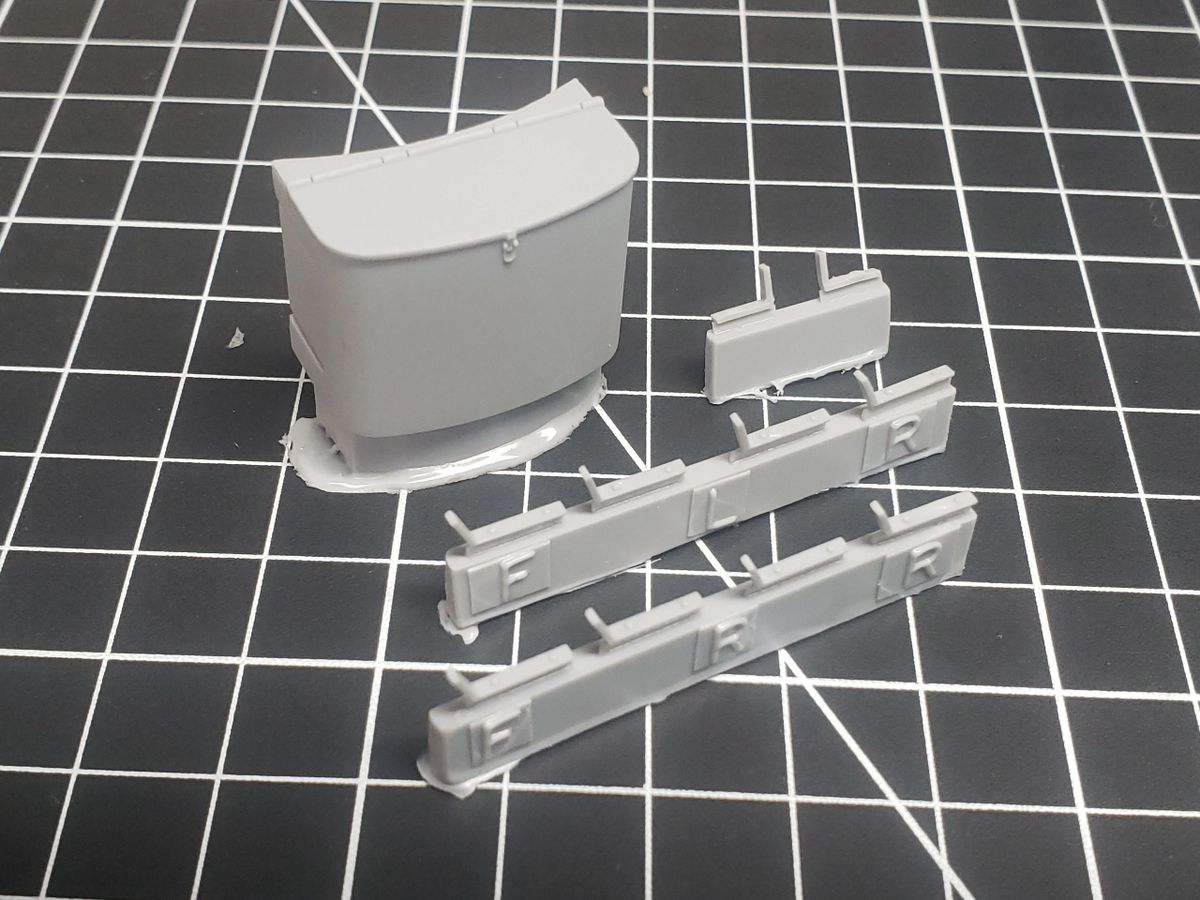 5200 -- Tiger I PzAbt 502 'Leningrad' Turret Storage Box