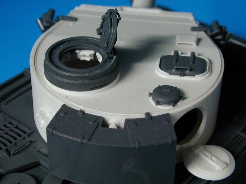5056 -- Early Tiger I Asymmetrical Turret (Academy/Tamiya)