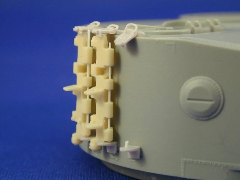 5066 -- Tiger I Spare Track Holders with Track-Links