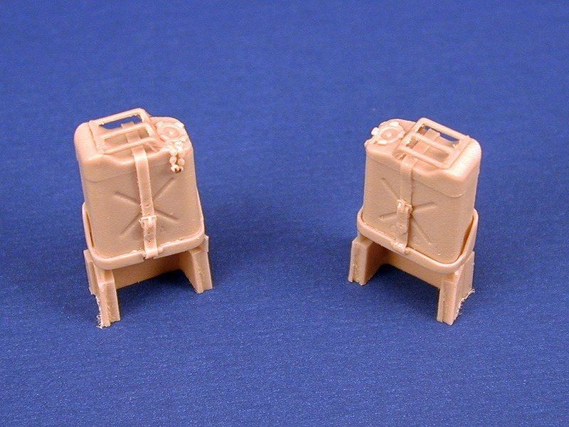 1009 -- U.S. Jerry Can Holders: with Jerry Cans and Straps