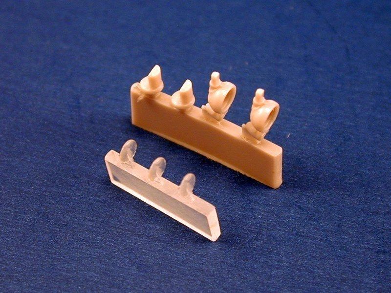 1260 -- US Sherman Late Head Lights with Brush Guards (Separate Lenses)