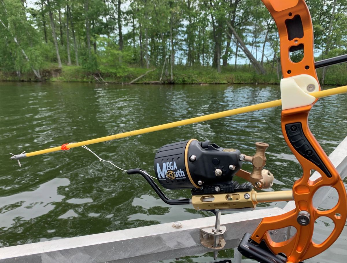 BowBlade-MMLL (Lever Lock) Bowfishing Bow Holder