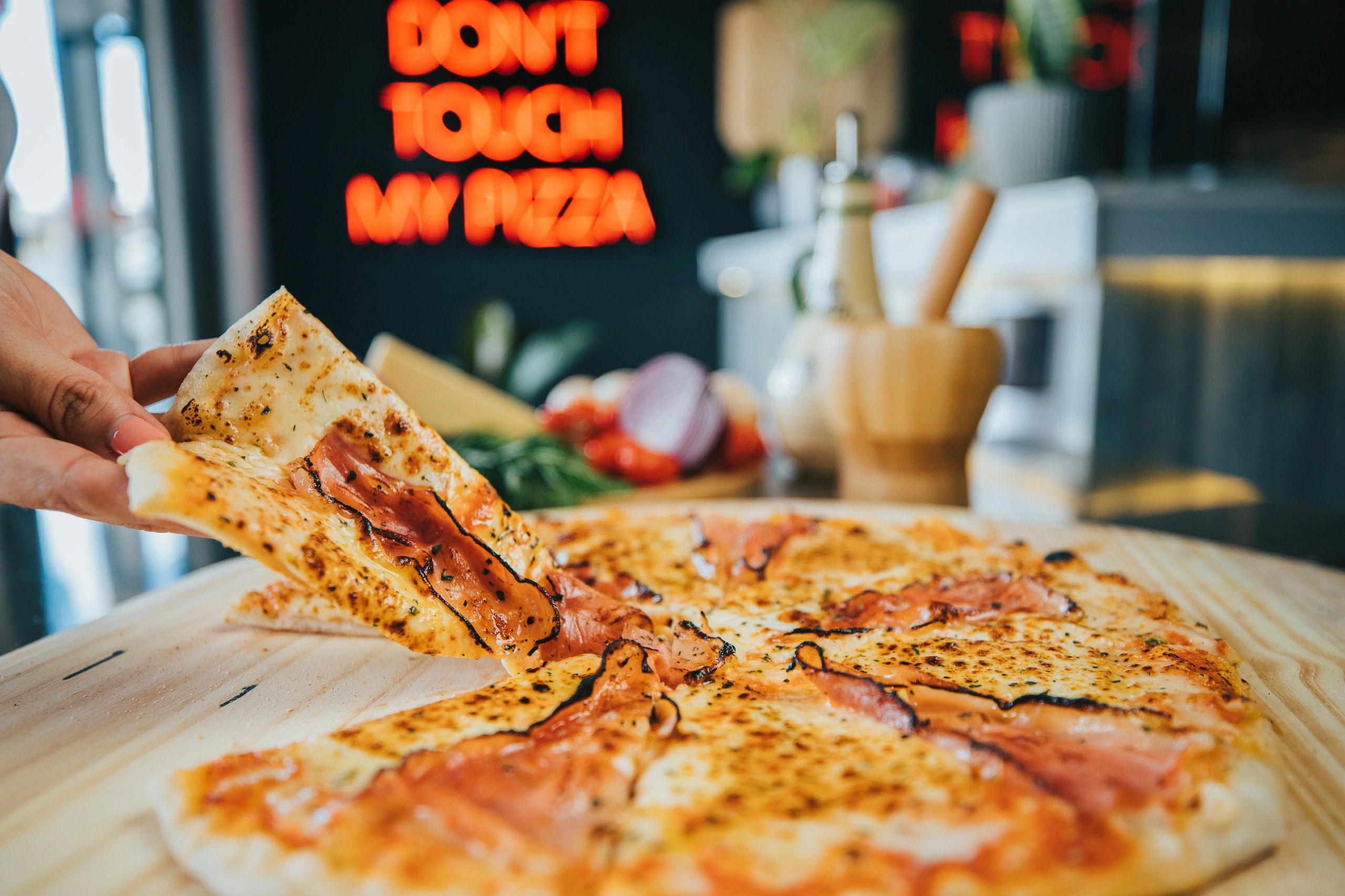 Foti's Pizza - Pizzeria Italiana, Pizza De Pasta Delgada