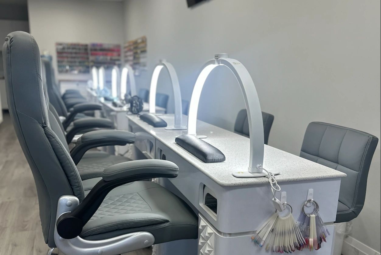 Vivy Nails: Premier Nail Salon in Bells Corners