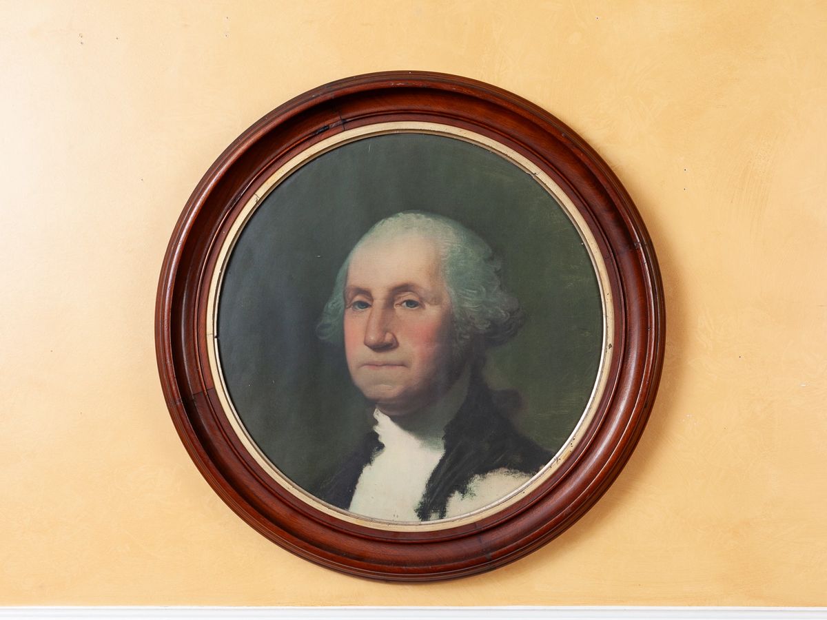 Antique Large Round Frame with George Washington Portrait Print.