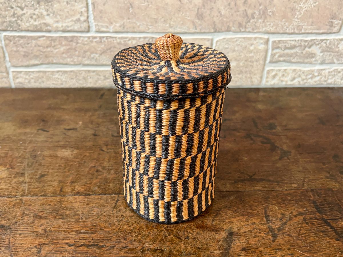 Vintage Native American Sweet Grass Woven Lidded Basket Pot.