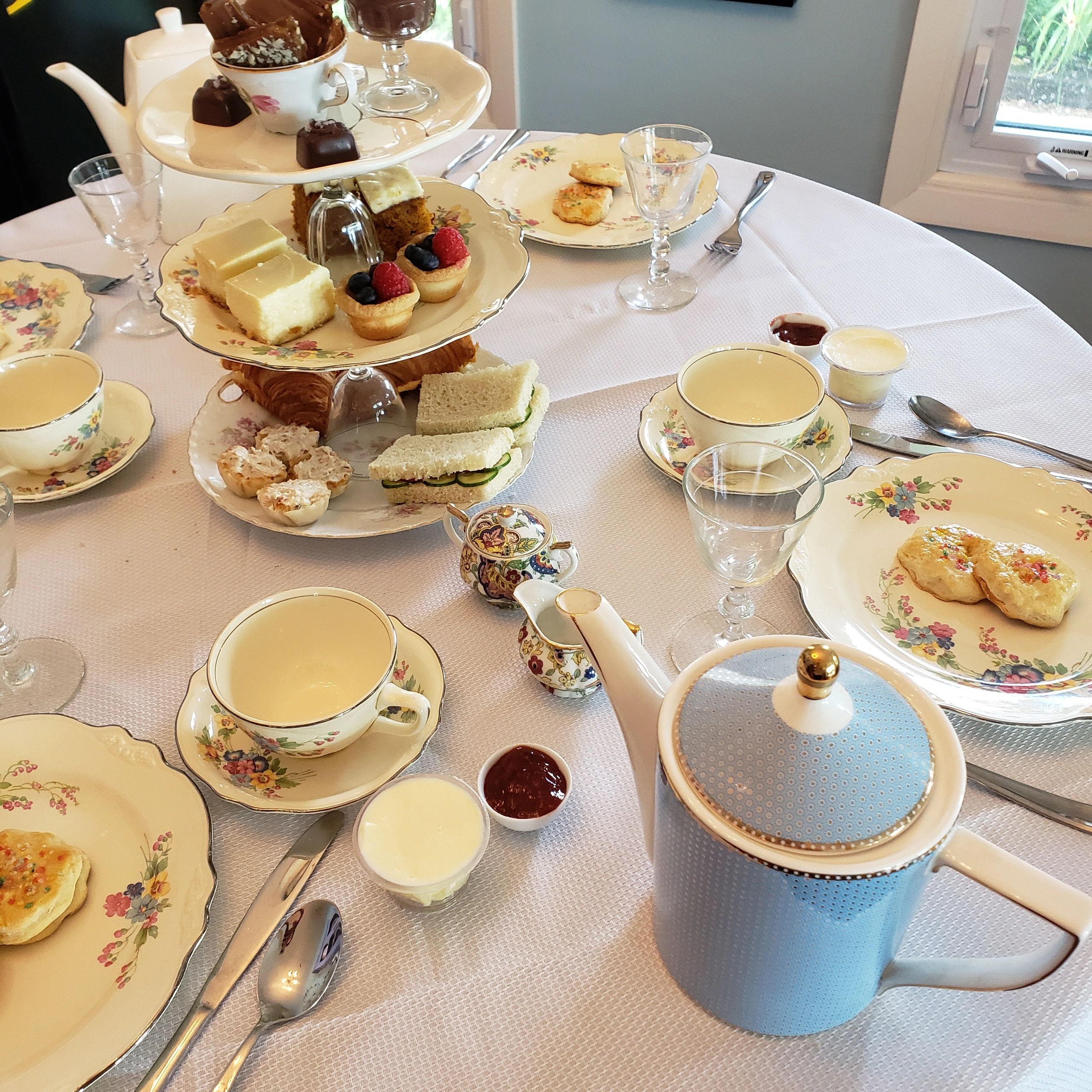 Queen Bee Tea & Treats - Tea Parties - Milwaukee, Wisconsin