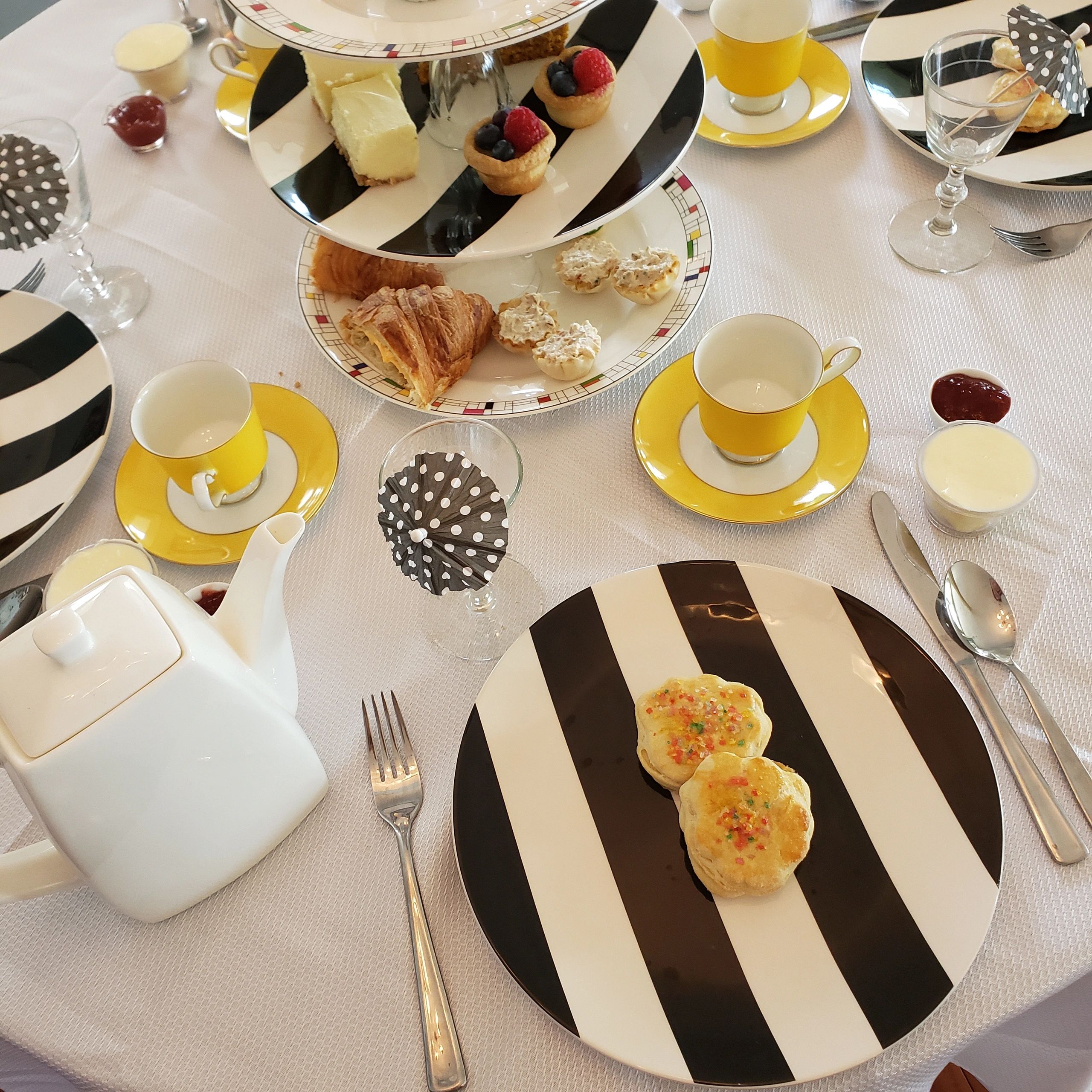 Queen Bee Tea & Treats - Tea Parties - Milwaukee, Wisconsin