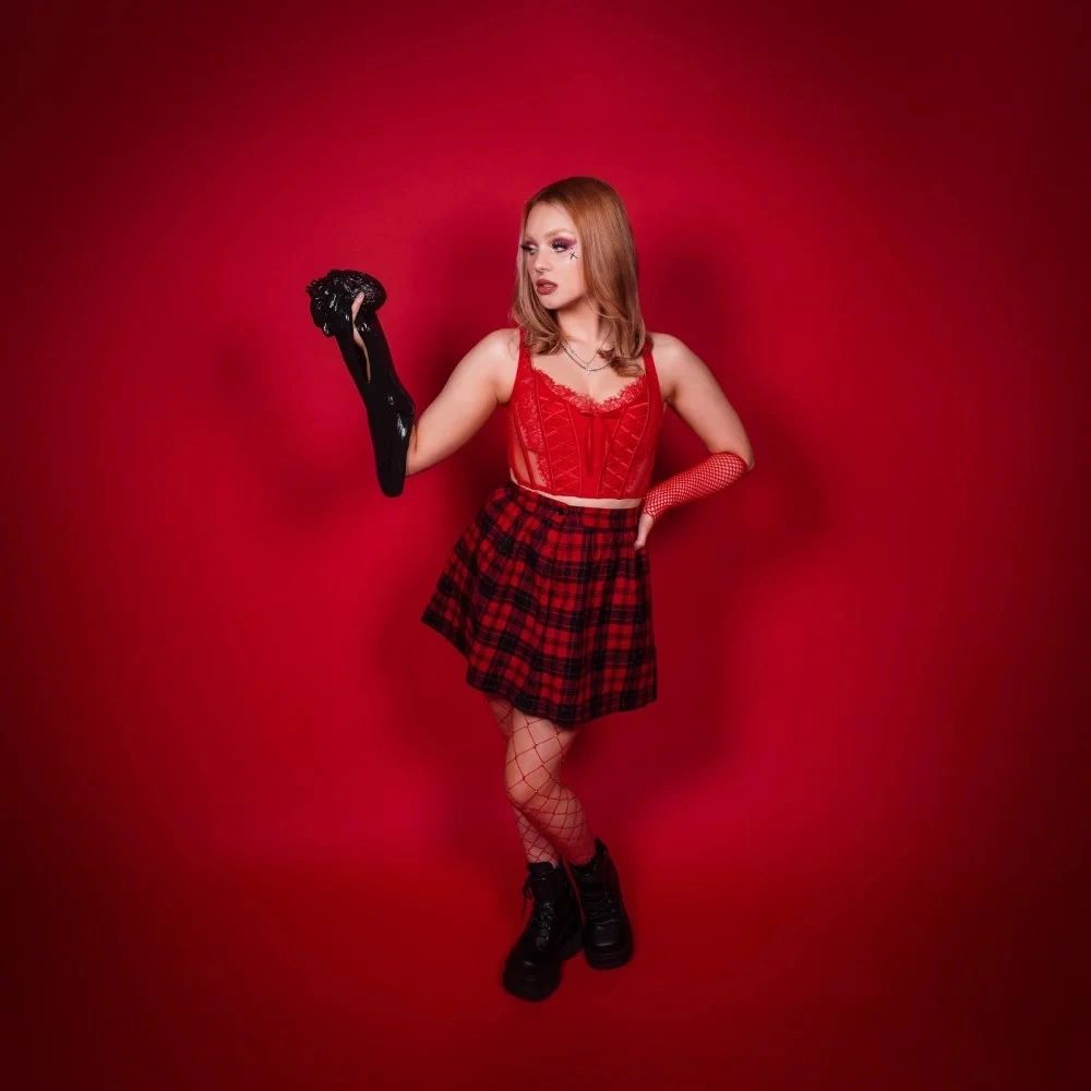 Singer - Anna Thompson