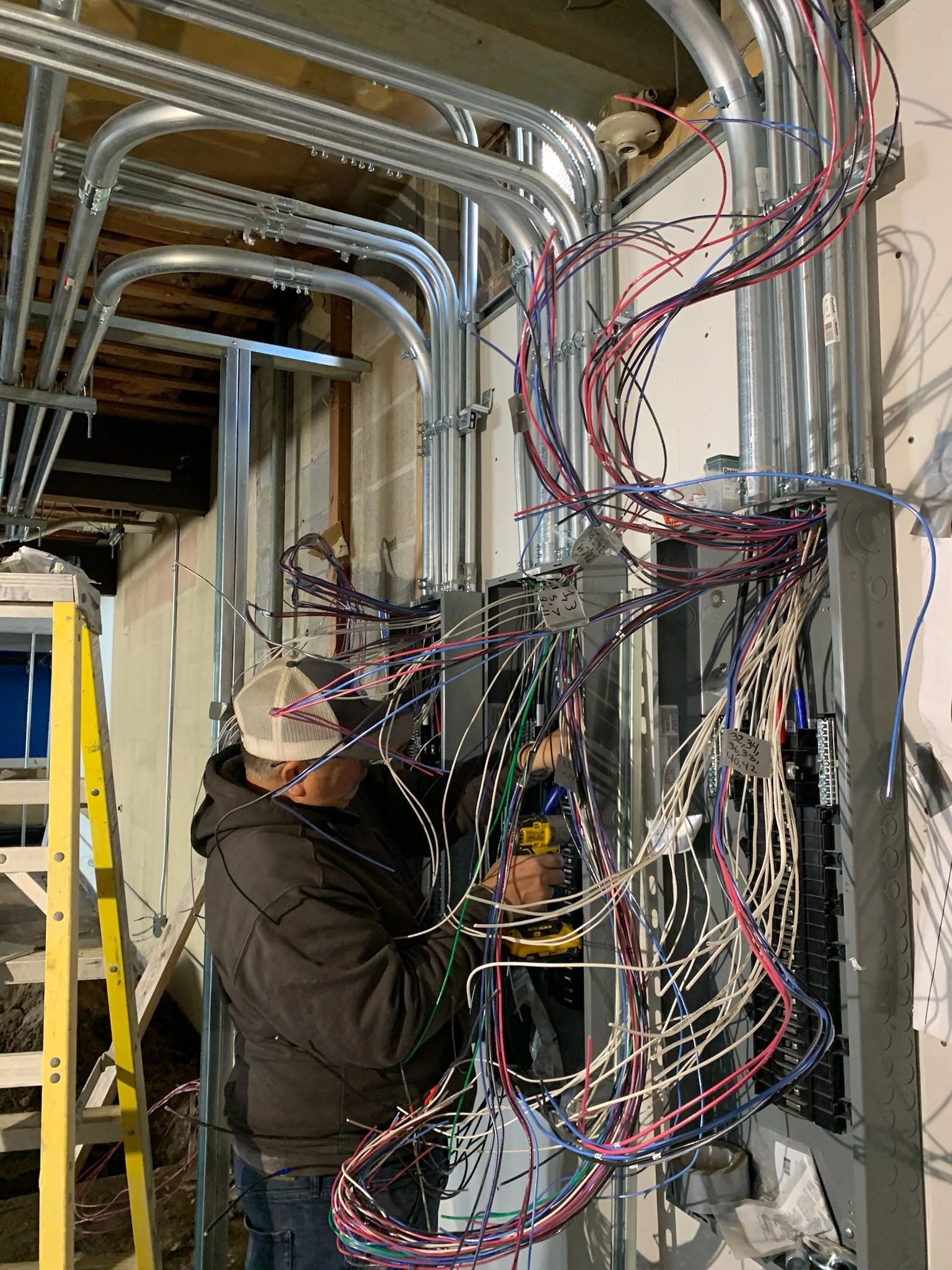 Experienced Commercial Electrician Services