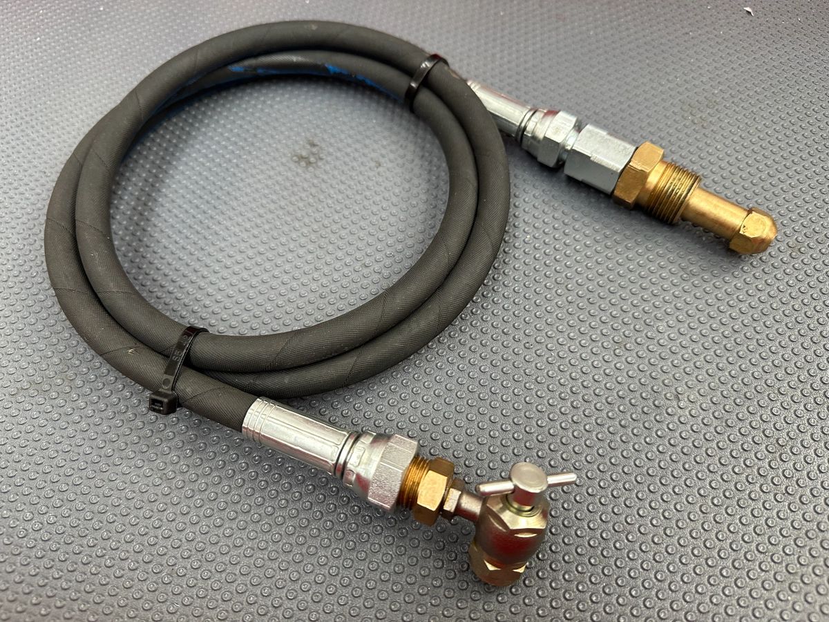 Nitrogen recharge hose assembly