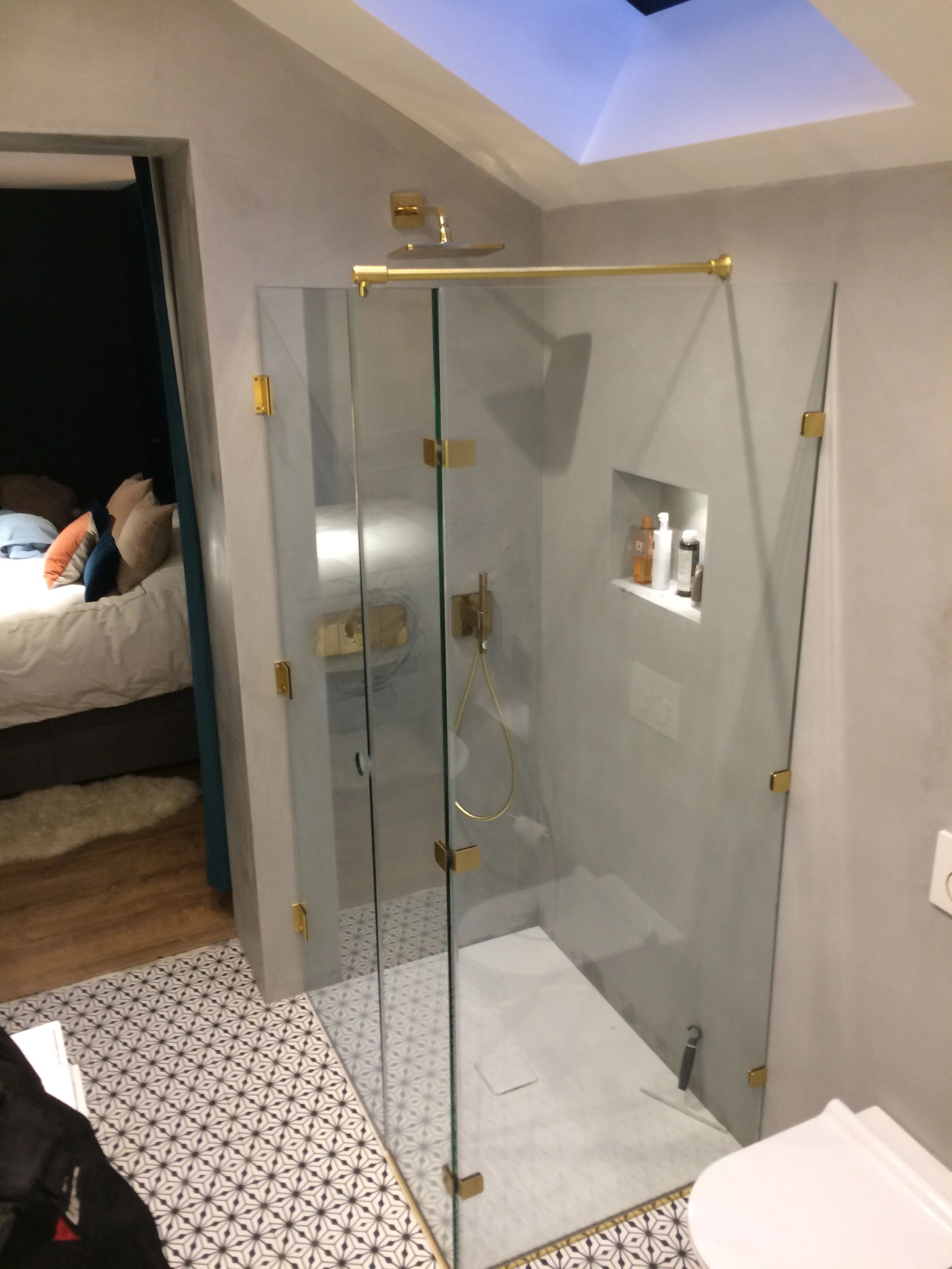Premium bespoke shower enclosures and bath screens, made and installed ...