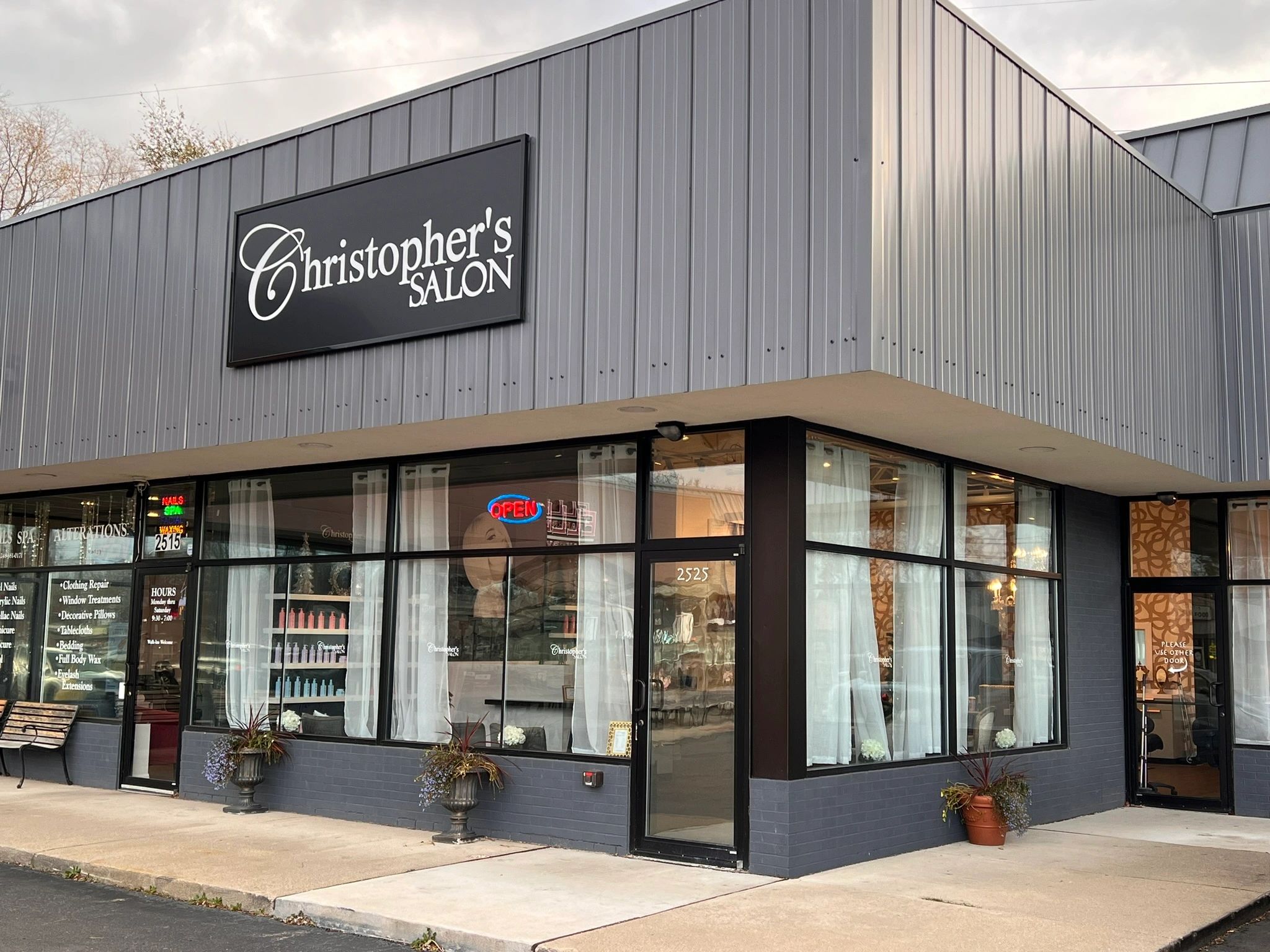 Christopher's Salon - Salon - Sylvan Lake, Michigan