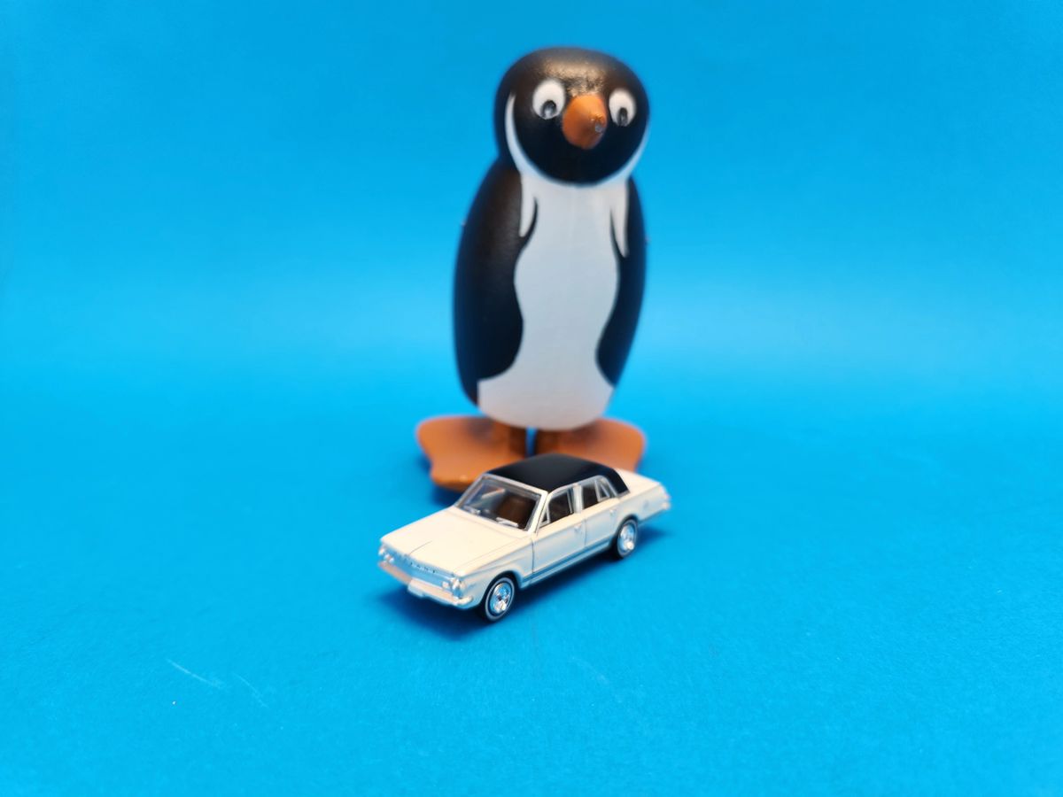 *Road Ragers 1:87 (HO) Scale 1963 Valiant AP5 - Alpine White / Black ...