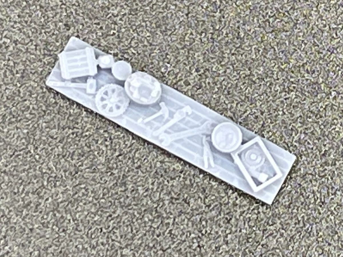 Work Bench table top only small with clutter. N-Scale DT-019N-01