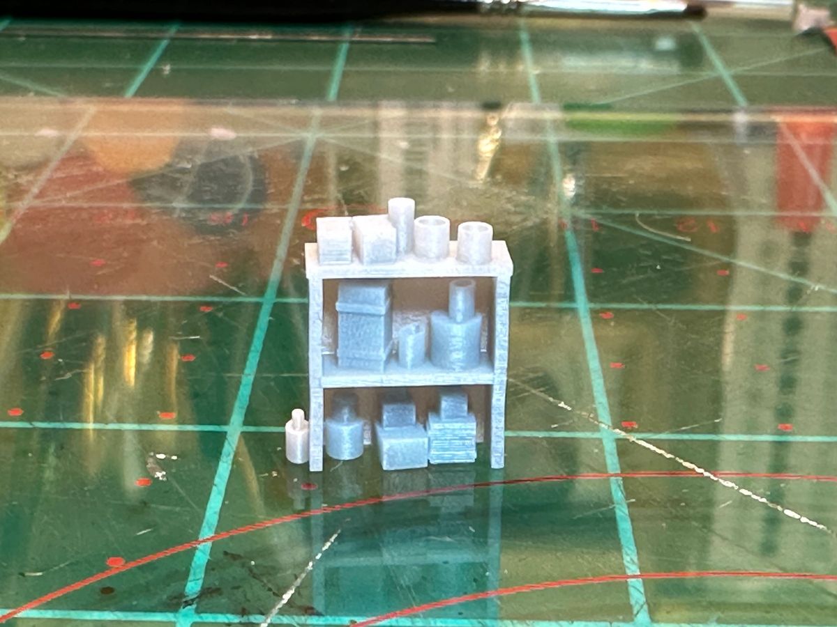 Shelves with Clutter N-Scale DT-021N-01