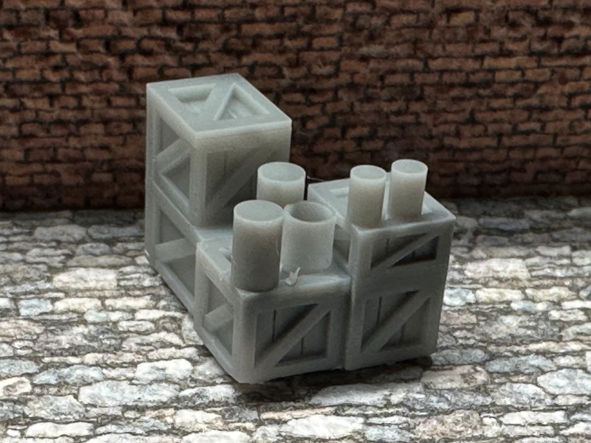 N Scale Crates with Small Clutter Stuff on Top DT-052N-02