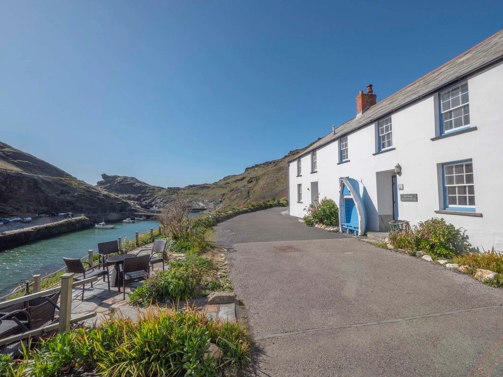 Inside Gull Cottage