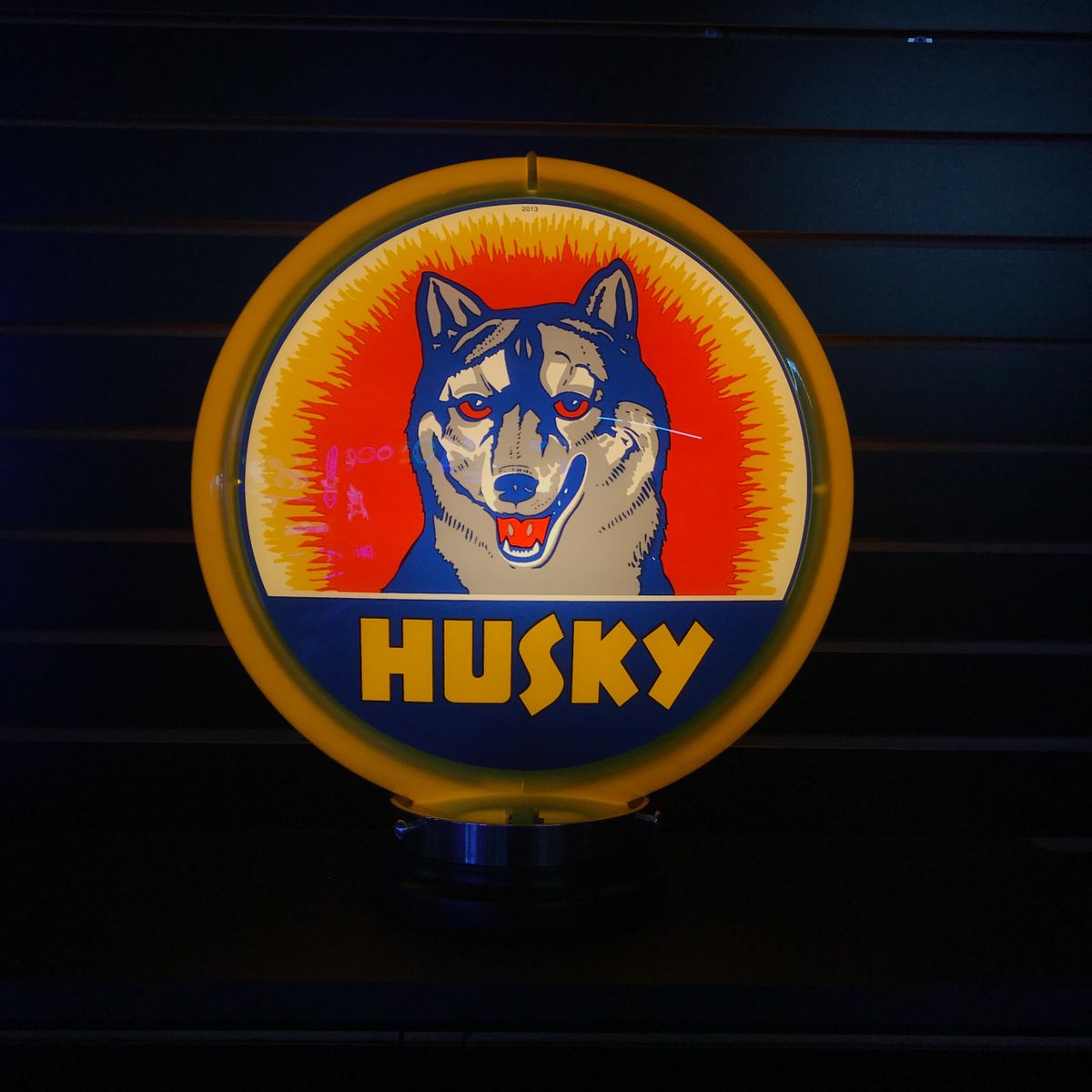 HUSKY GAS PUMP GLOBE WITH HEAVY DUTY LIGHT BASE