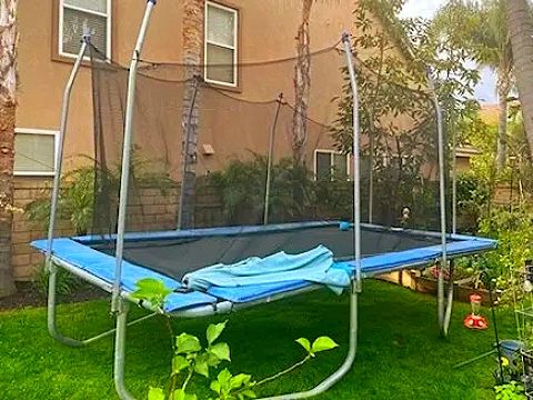 How to Safely Remove Your Trampoline