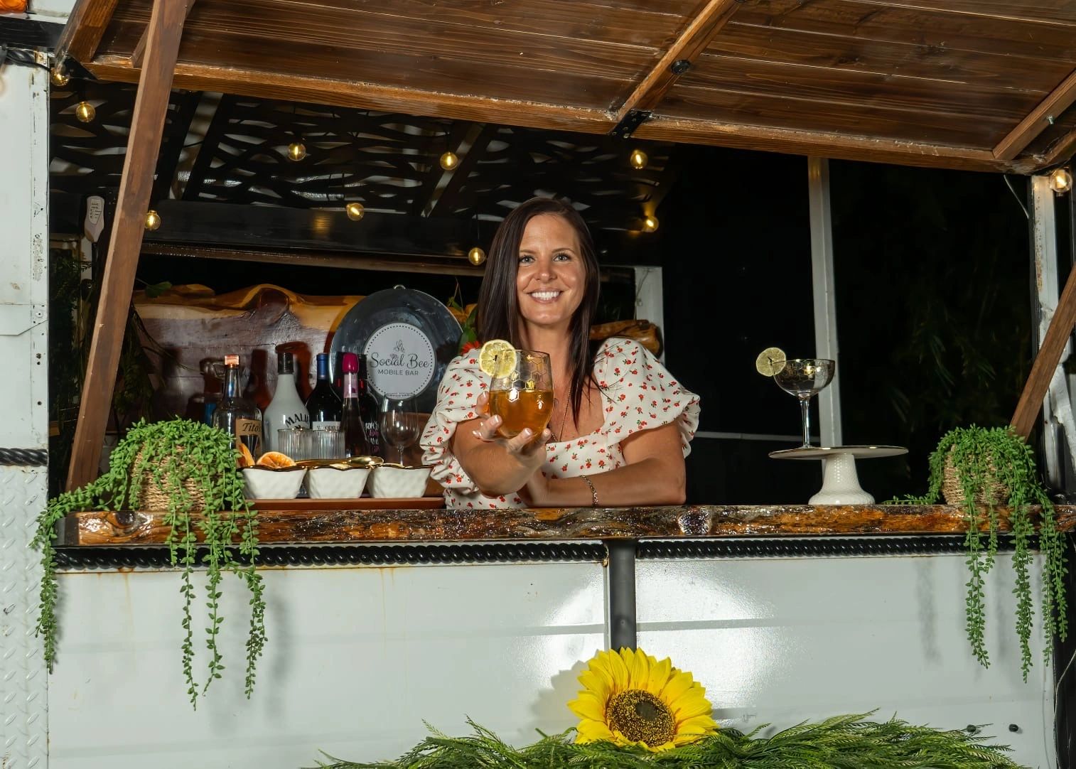 Social Bee Mobile Bar