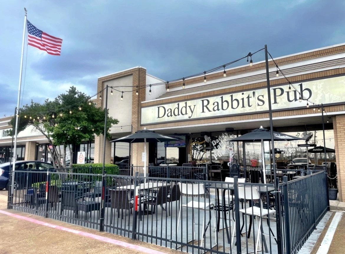 Bar, Beer, Cocktails - Daddy Rabbit's Pub - Lewisville, Texas