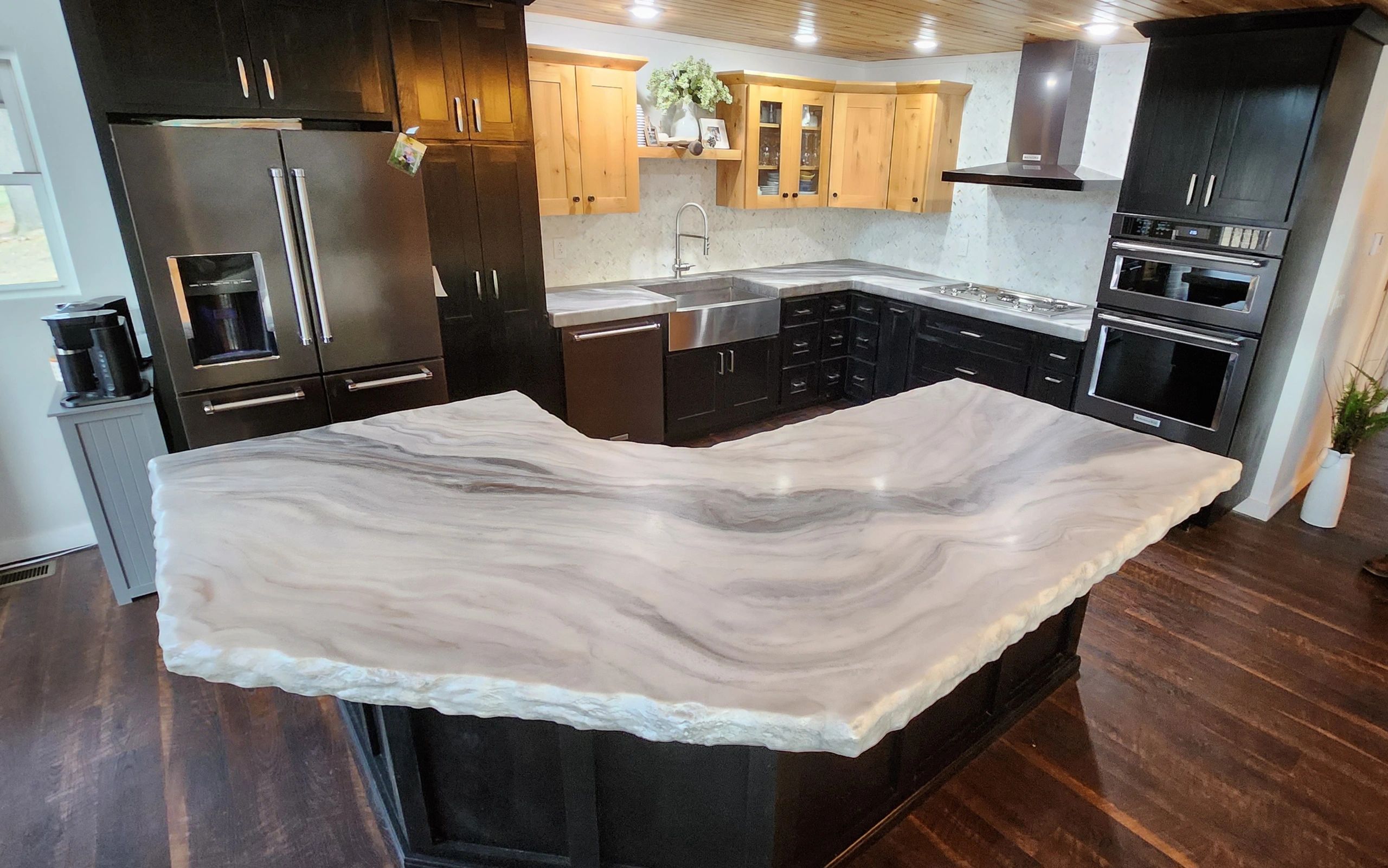 AB Artisans - River Table, Epoxy Countertop, Custom Woodworking
