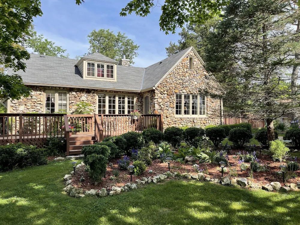 Rock Cottage Gardens B&B Inn LLC - Bed and Breakfast Inn, Lodging