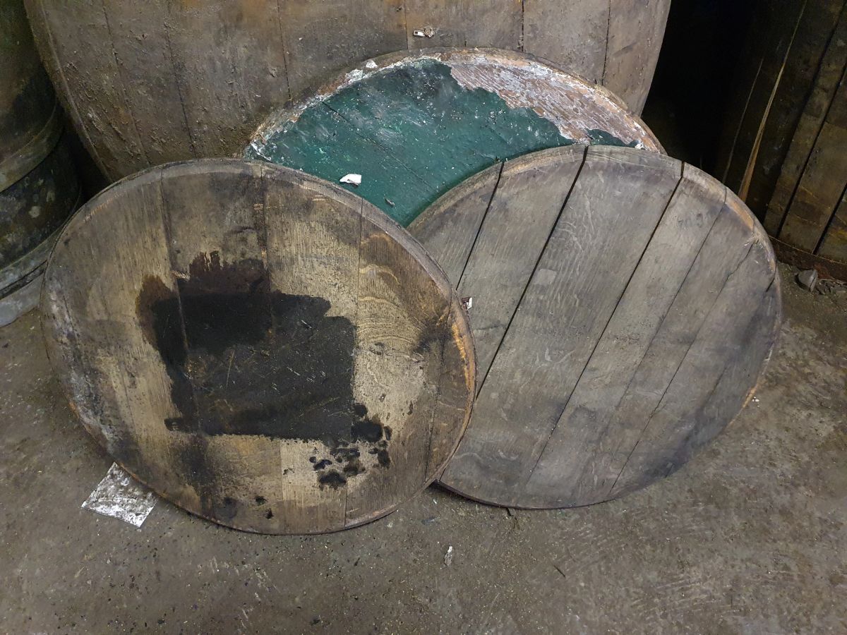 100 WHISKY BARREL LIDS