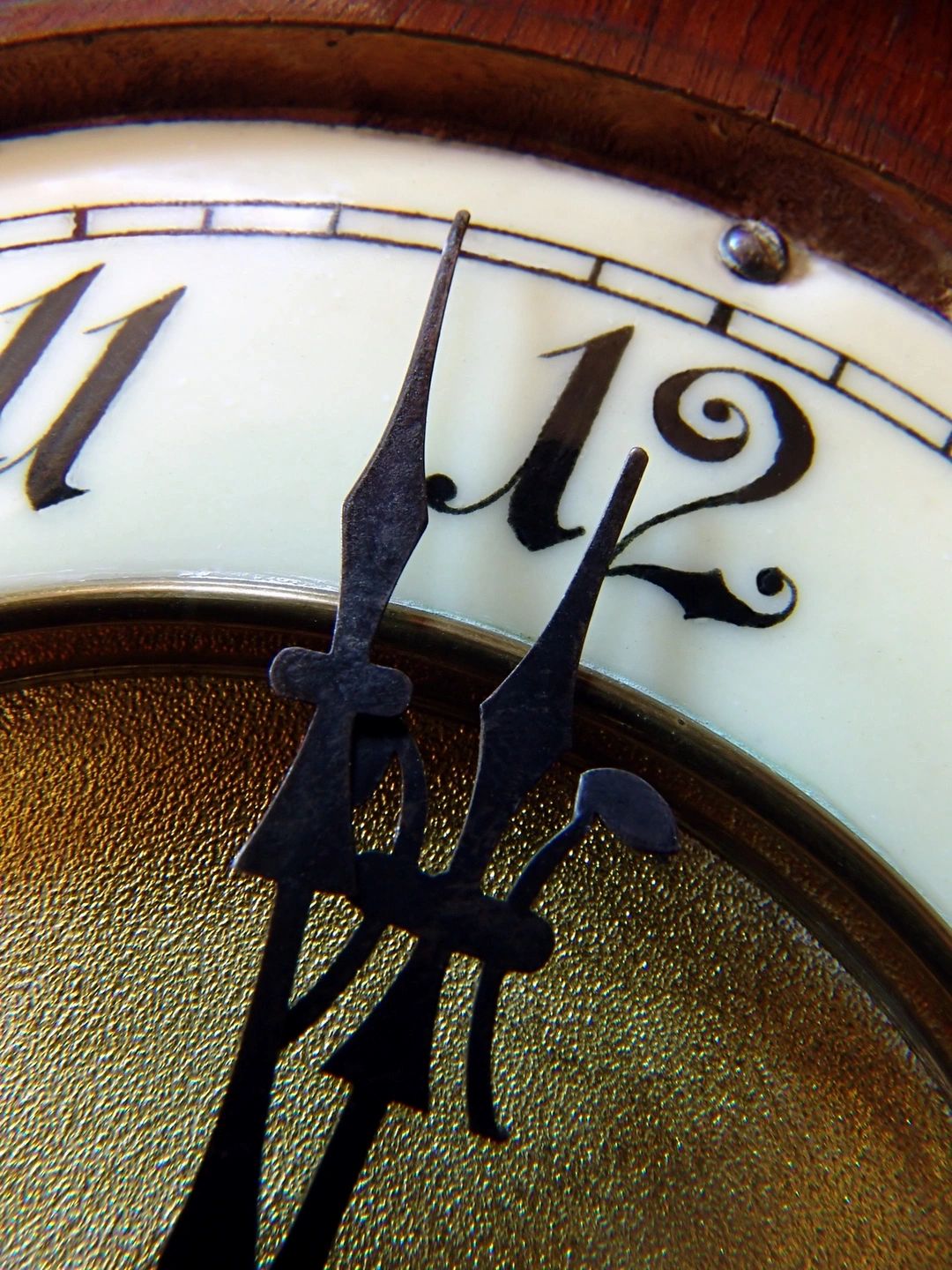 Expert Antique Clock Repair Services