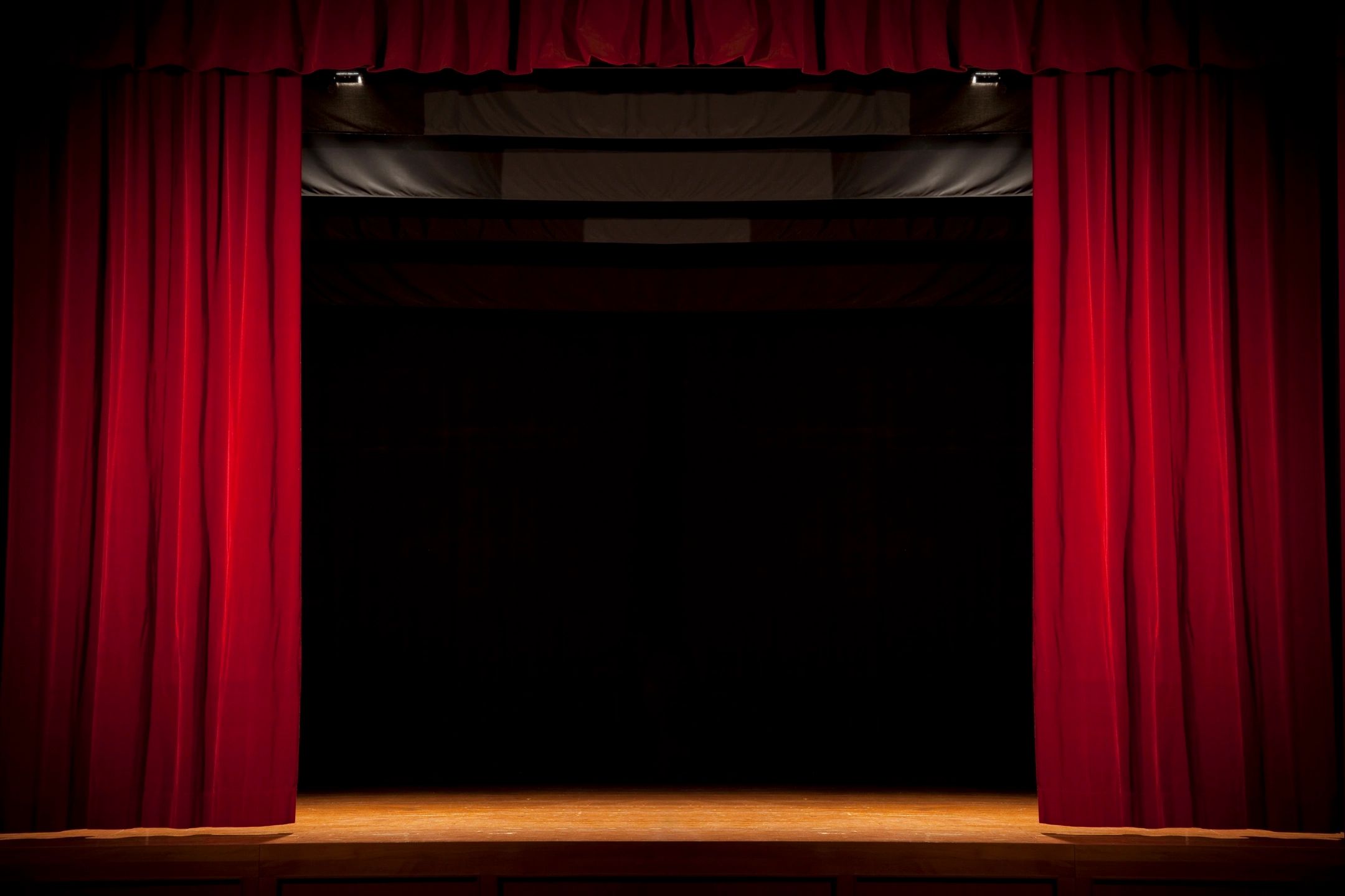 10 Excellent Large Cast Plays for Schools (One-Act & Full-Length)