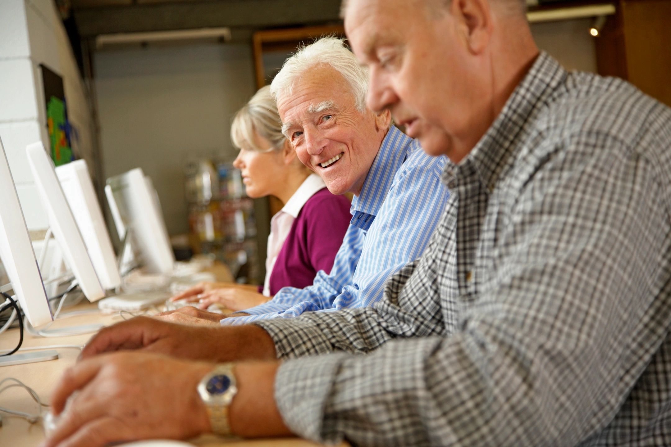 Senior Virtual Training: Empowering Seniors to Use Computers
