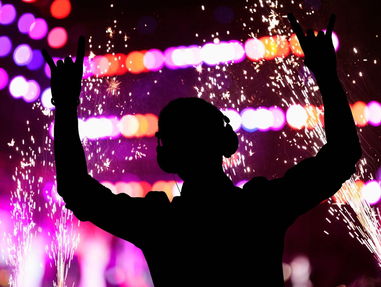 DJ Riddler - Party DJ Services, Event Lighting, Led Screens Rental