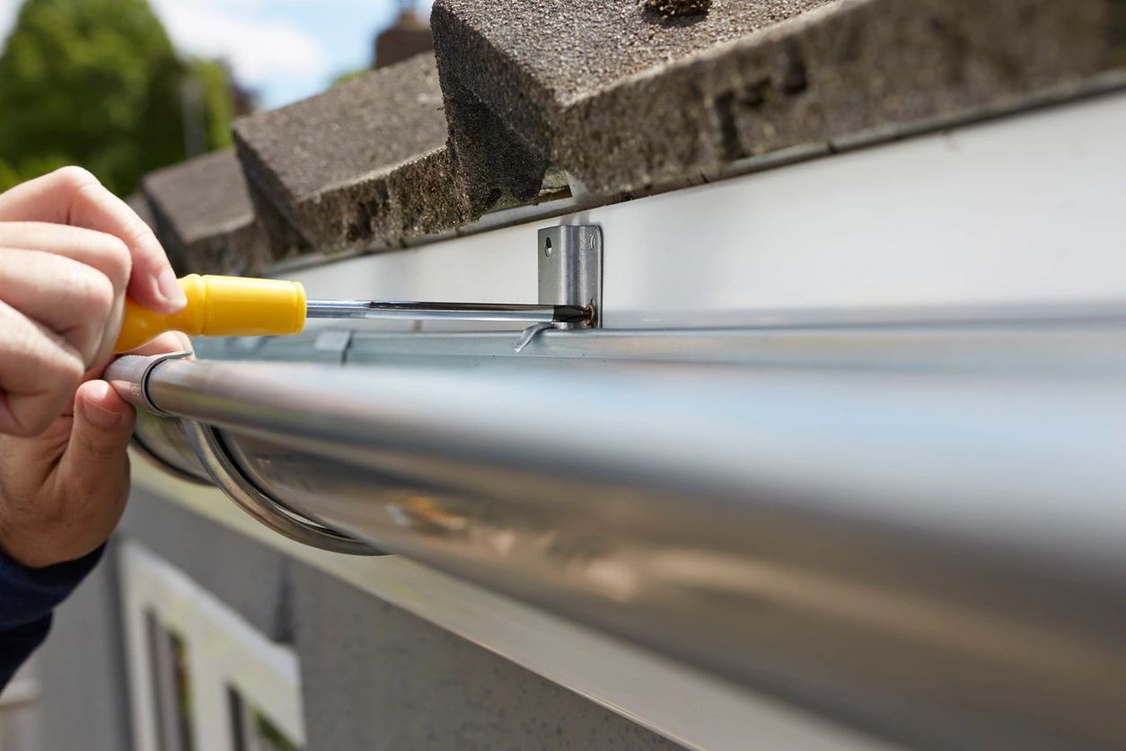 Eavestrough Installer – Well Hung Eavestrough Ltd
